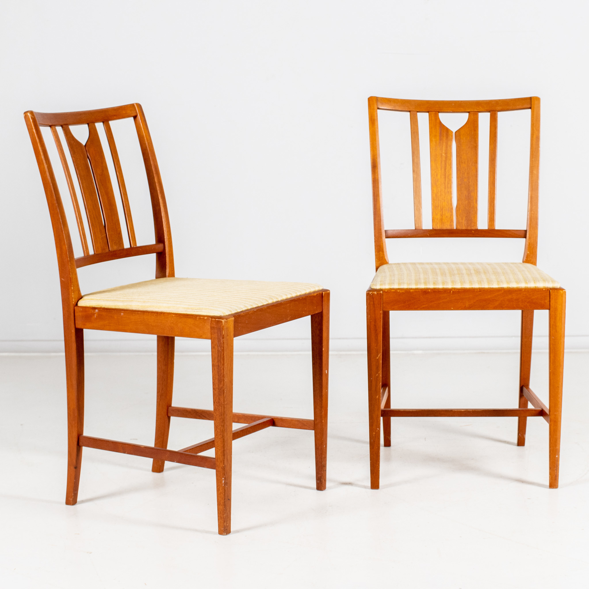 CARL MALMSTEN, stolar, 1 par, "Ulfåsa",… | Auktion.se