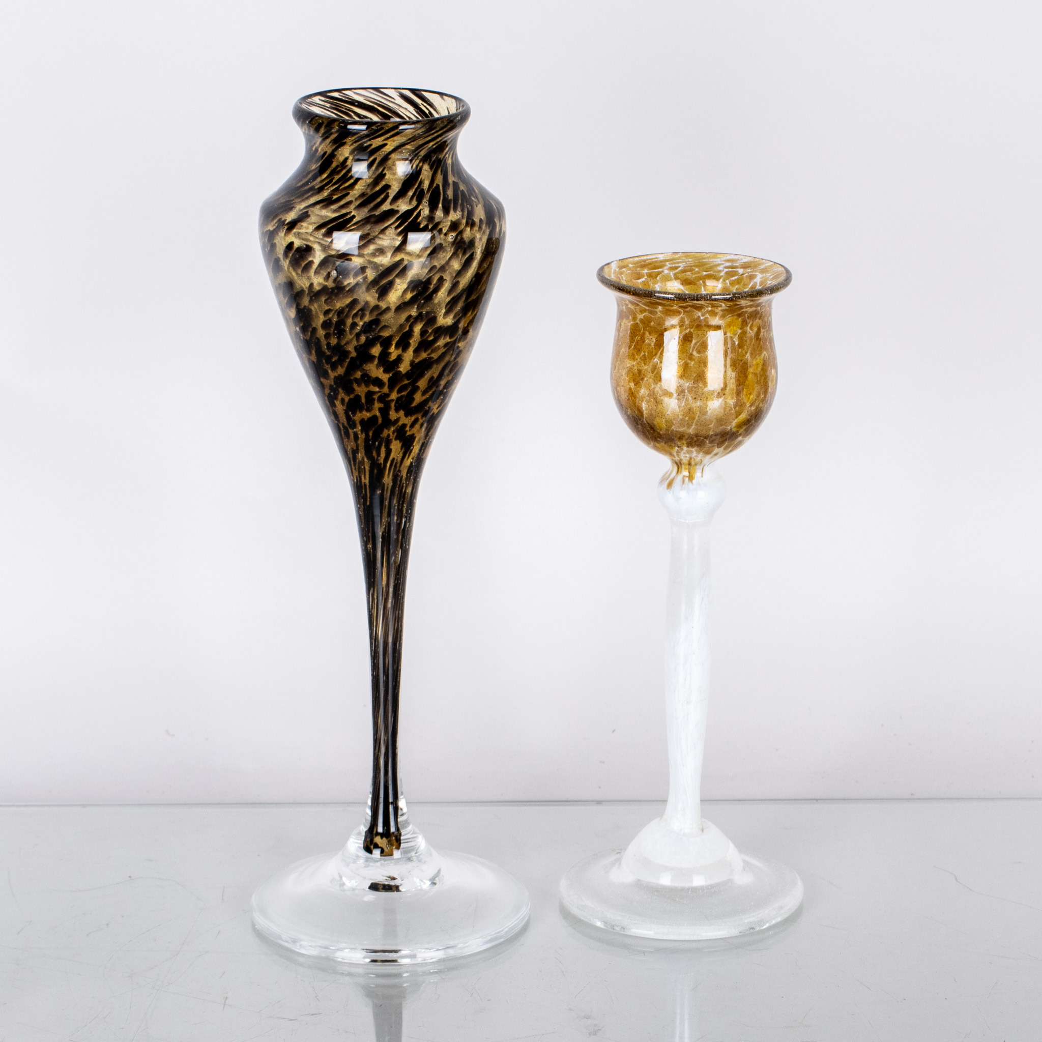 VASER, 2 st, glas, 1900-/2000-tal, en me… | Auktion.se