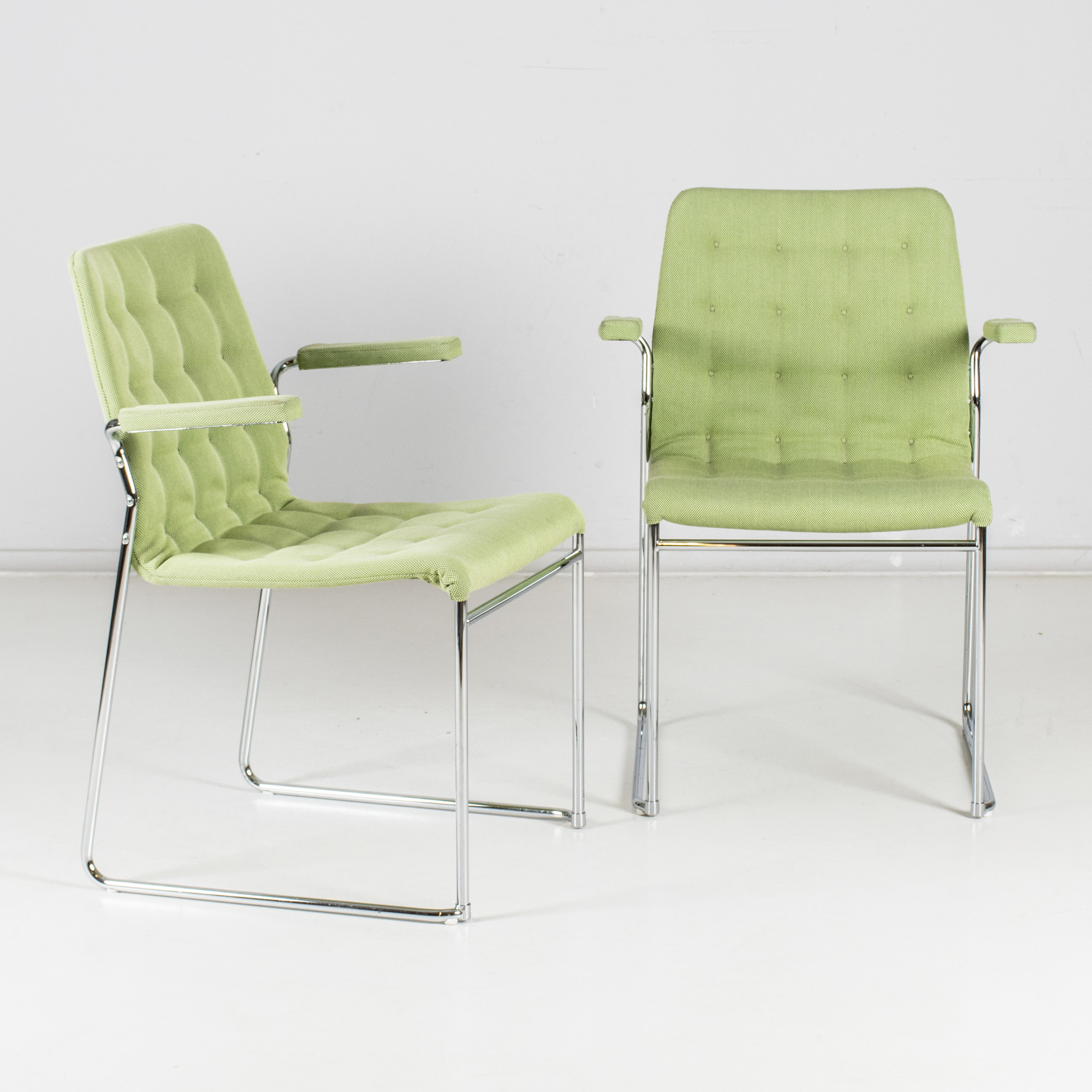 BRUNO MATHSSON, 4 st, karmstolar, "Mio M… | Auktion.se