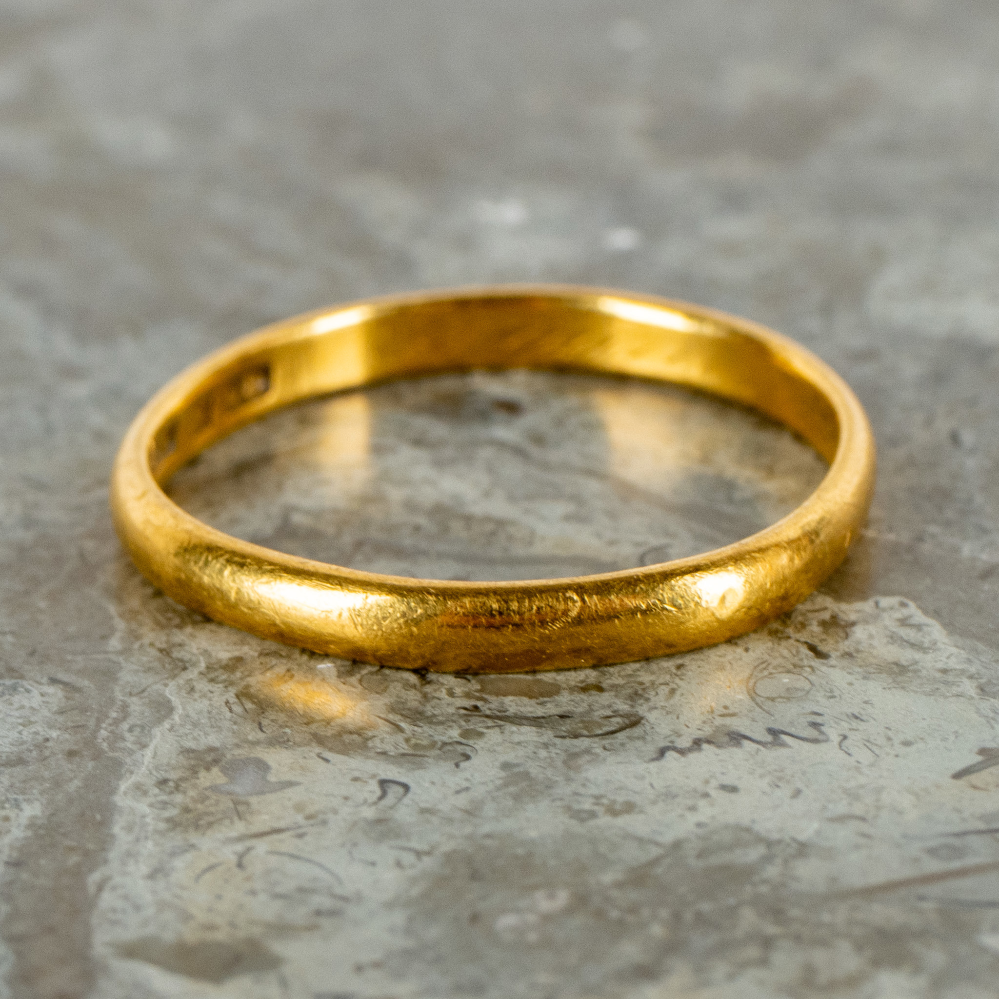 RING, 23k guld, vikt ca 3,7 g | Auktion
