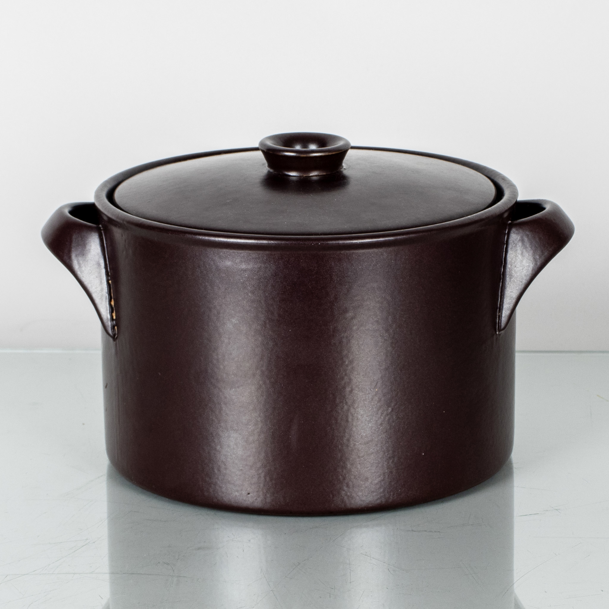 STIG LINDBERG, karott med lock, stengod… | Auktion.se