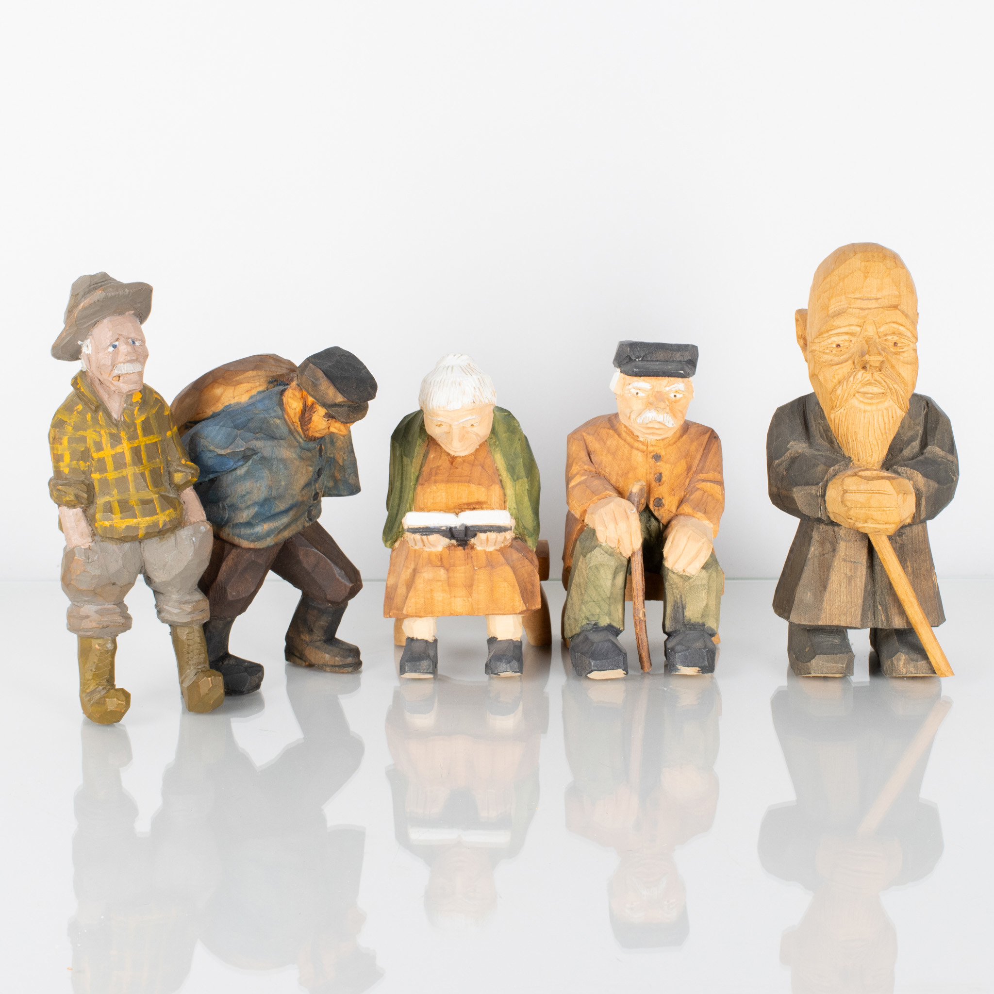 FIGURER, 10 st, skuret och bemålat trä… | Auktion.se