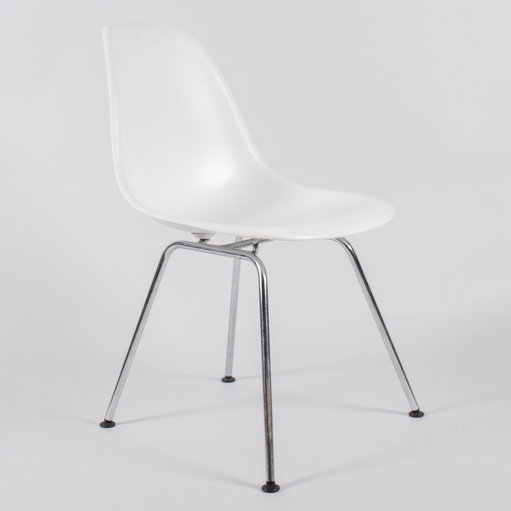 RAY & CHARLES EAMES, stol "Eames Plastic Chair", för Vi | Auktion
